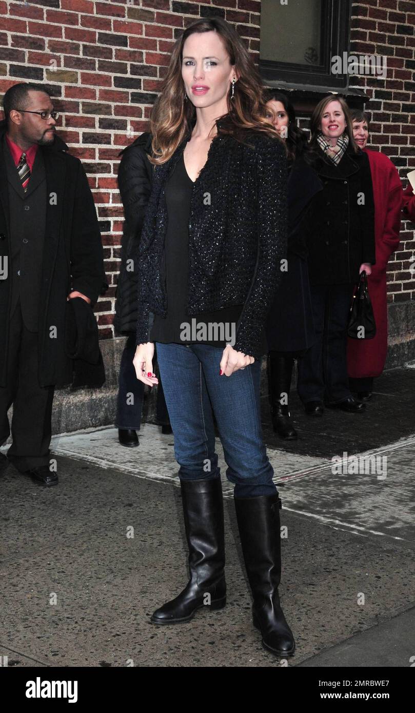 Jennifer Garner shows off her cool leather boots and shimmering jacket ...