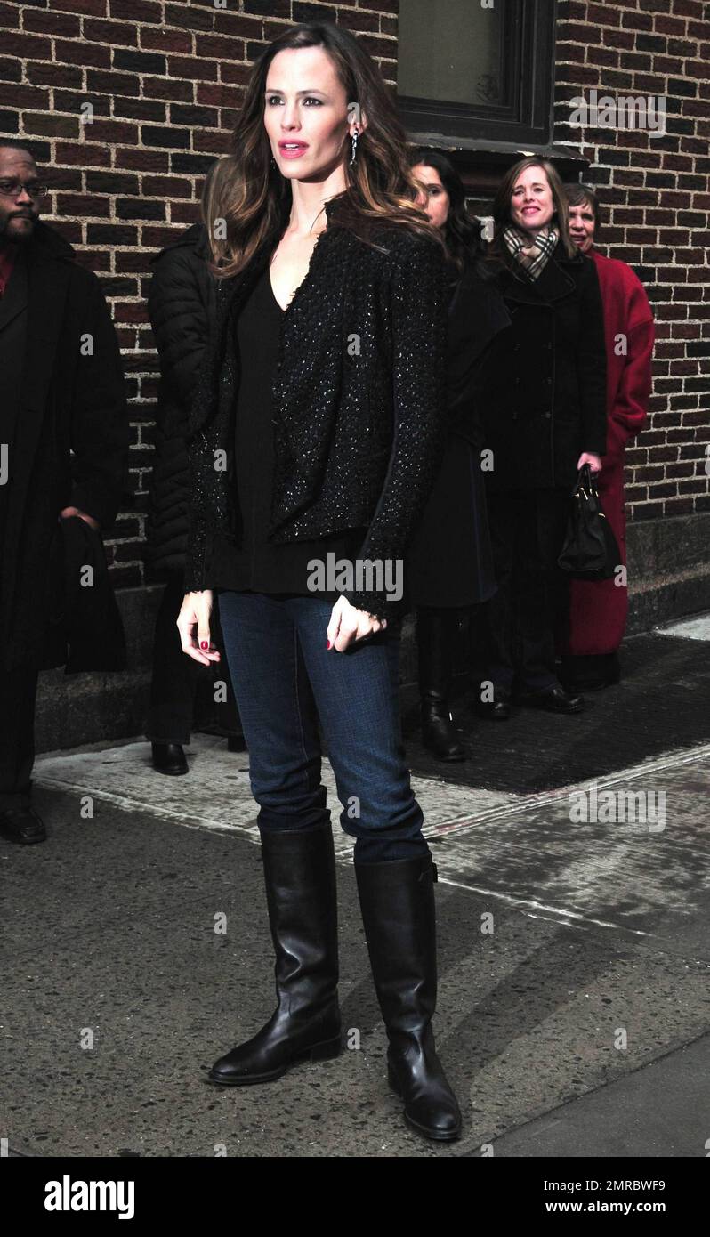 Jennifer Garner shows off her cool leather boots and shimmering jacket ...