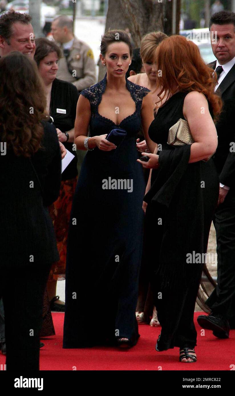 Actress Jennifer Love Hewitt looks stunning in a black dress on the red ...