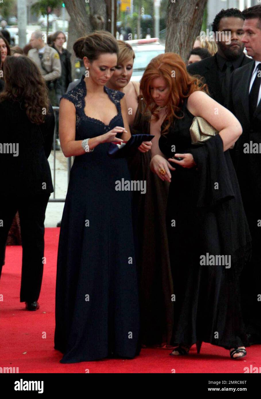 Actress Jennifer Love Hewitt looks stunning in a black dress on the red ...
