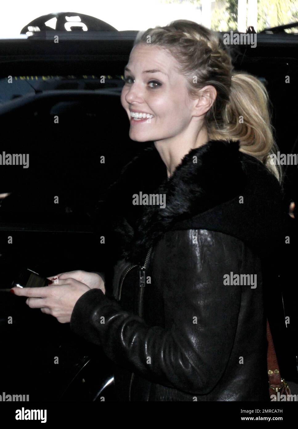 EXCLUSIVE!! "Once Upon a Time" star Jennifer Morrison arrives at LAX ...