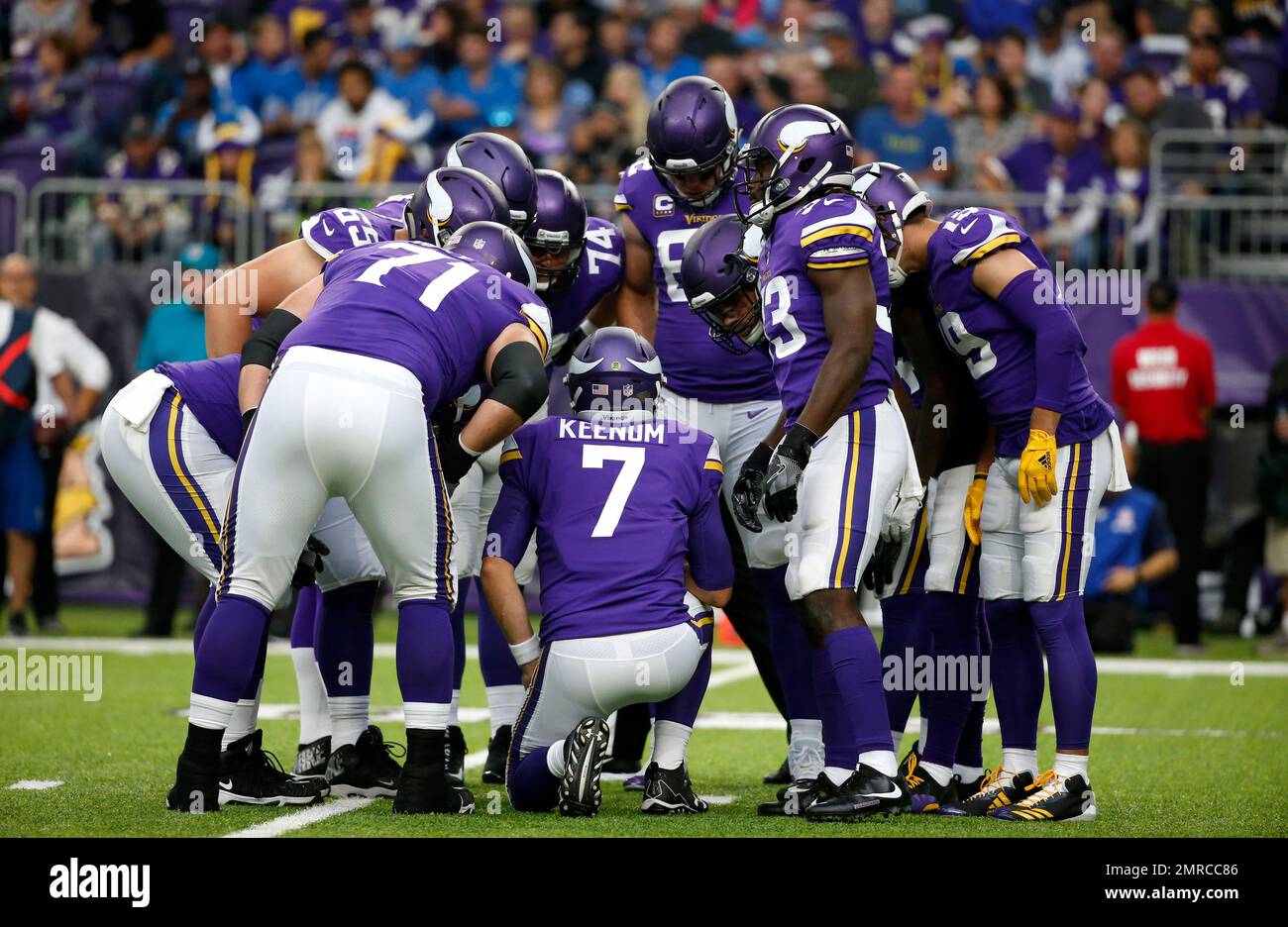 Minnesota Vikings quarterback Case Keenum (7) calls a play in the ...