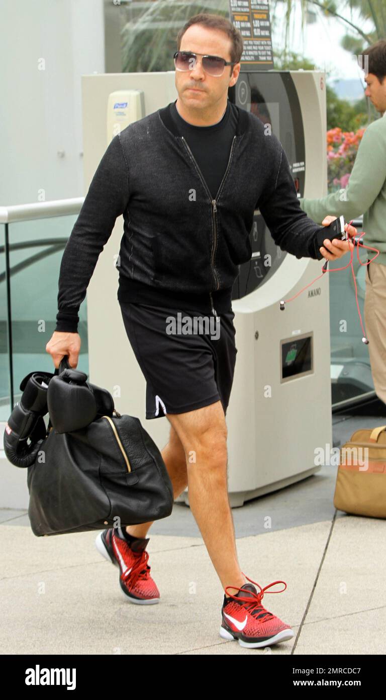 EXCLUSIVE!! "Entourage" star Jeremy Piven shows off his muscular legs ...