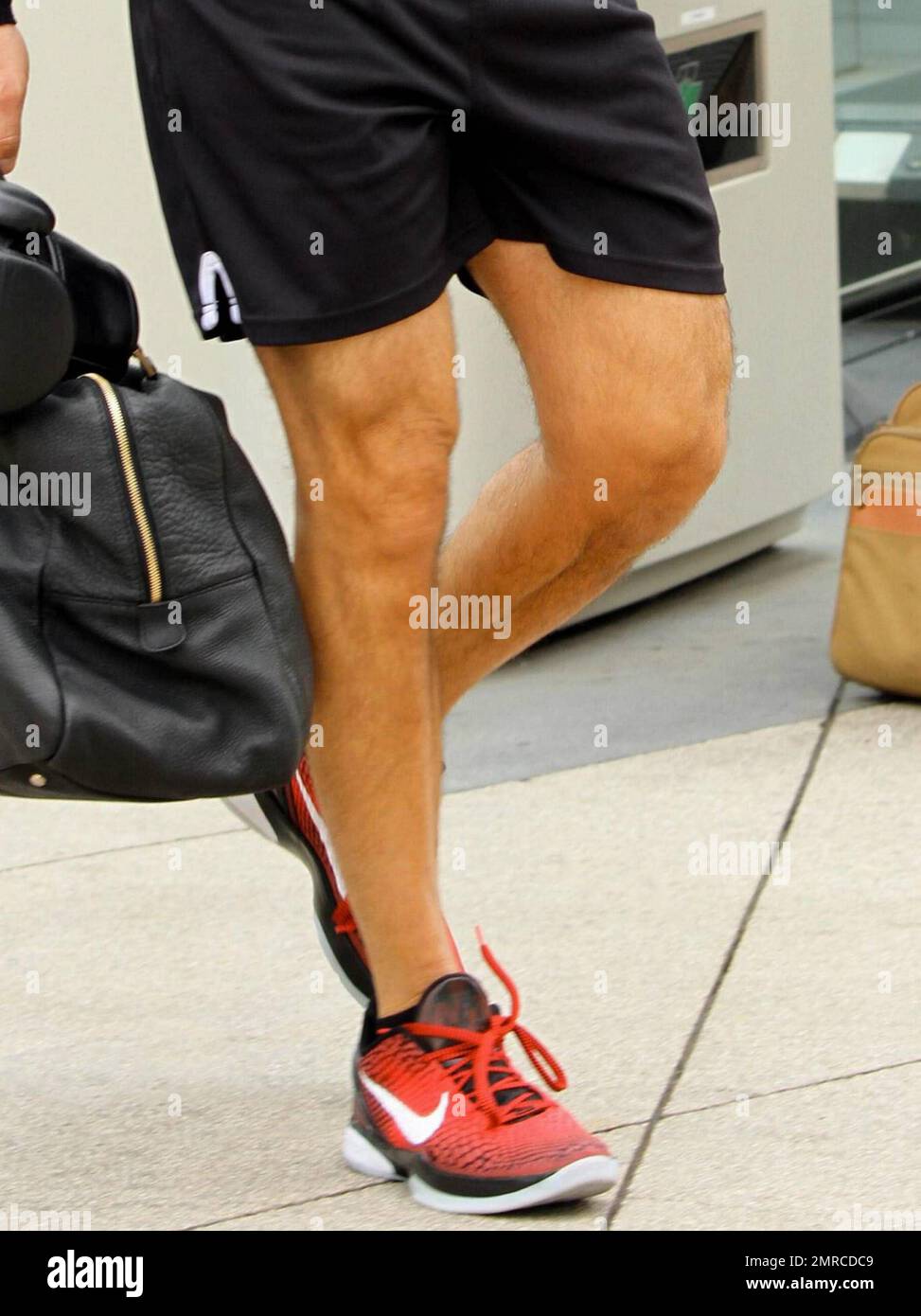 EXCLUSIVE!! "Entourage" star Jeremy Piven shows off his muscular legs ...