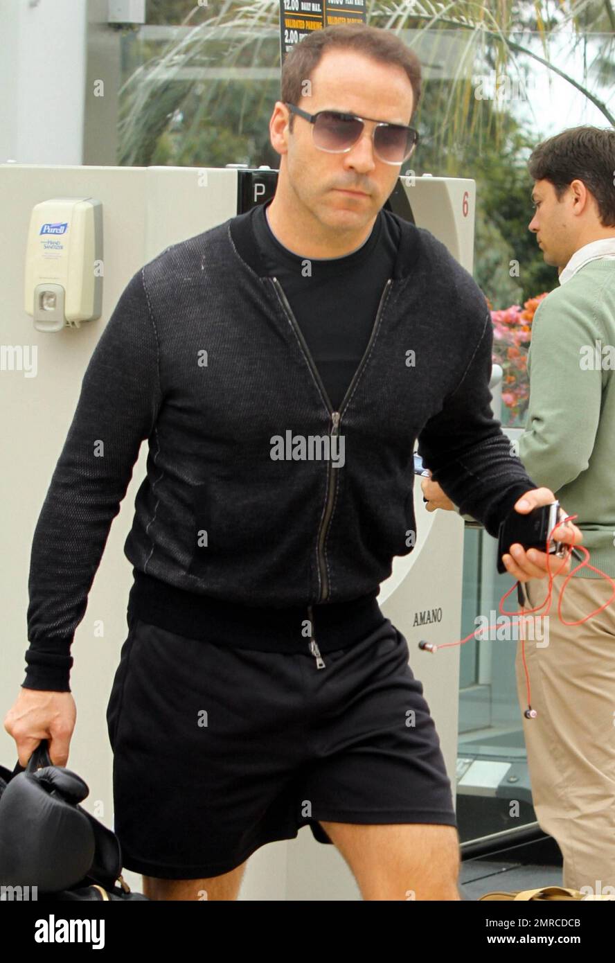 EXCLUSIVE!! "Entourage" star Jeremy Piven shows off his muscular legs ...