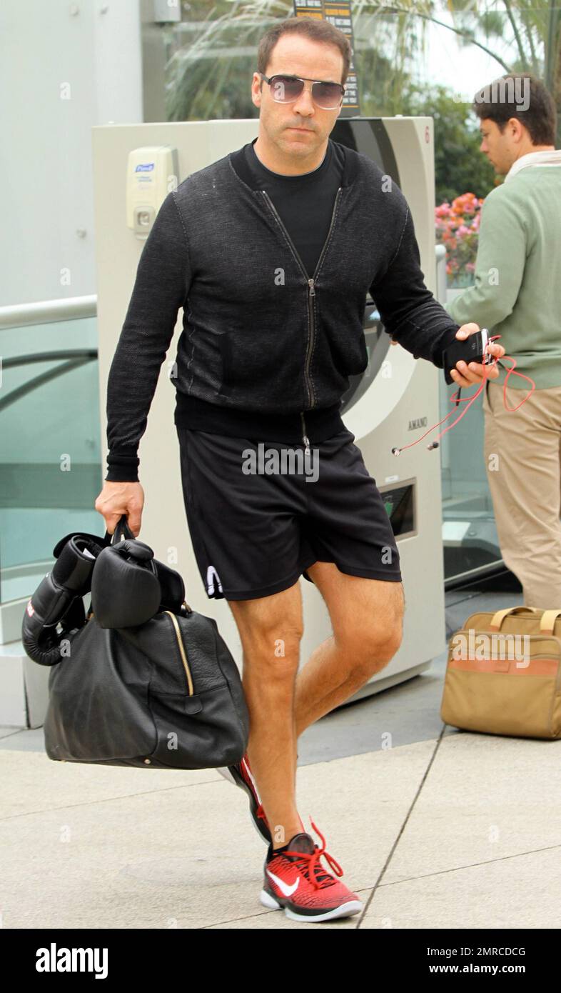 EXCLUSIVE!! "Entourage" star Jeremy Piven shows off his muscular legs ...