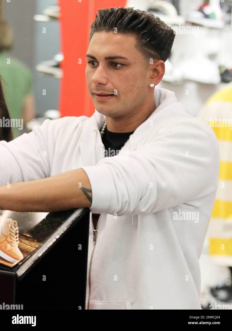 Paul DelVecchio (aka Pauly D) of the hit MTV reality show "Jersey Shore ...