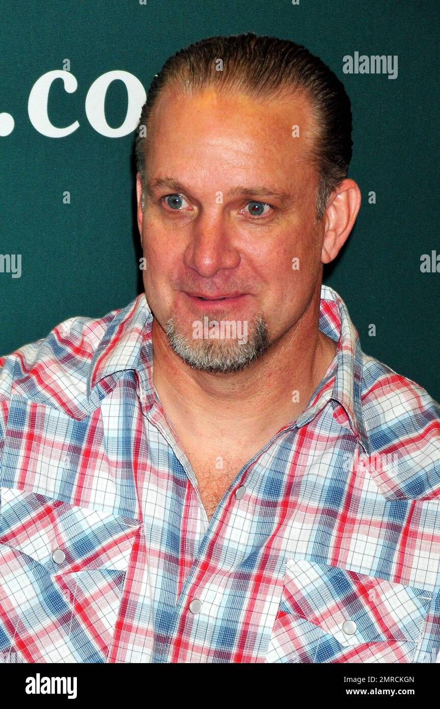 Jesse James signs copies of his new book "American Outlaw" at Barnes ...