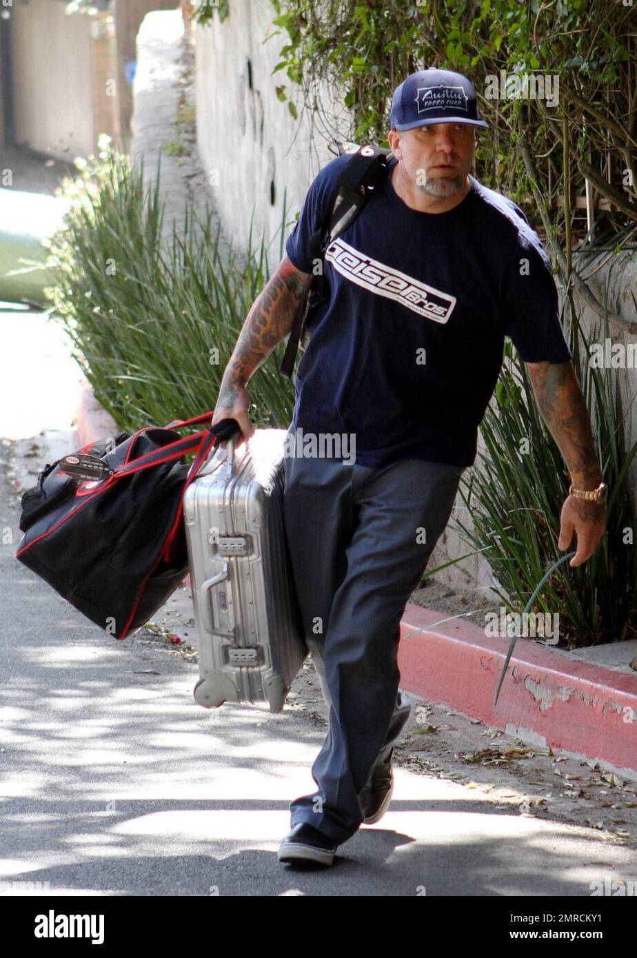 EXCLUSIVE!! New couple Jesse James and Kat Von D leave Kat's home ...