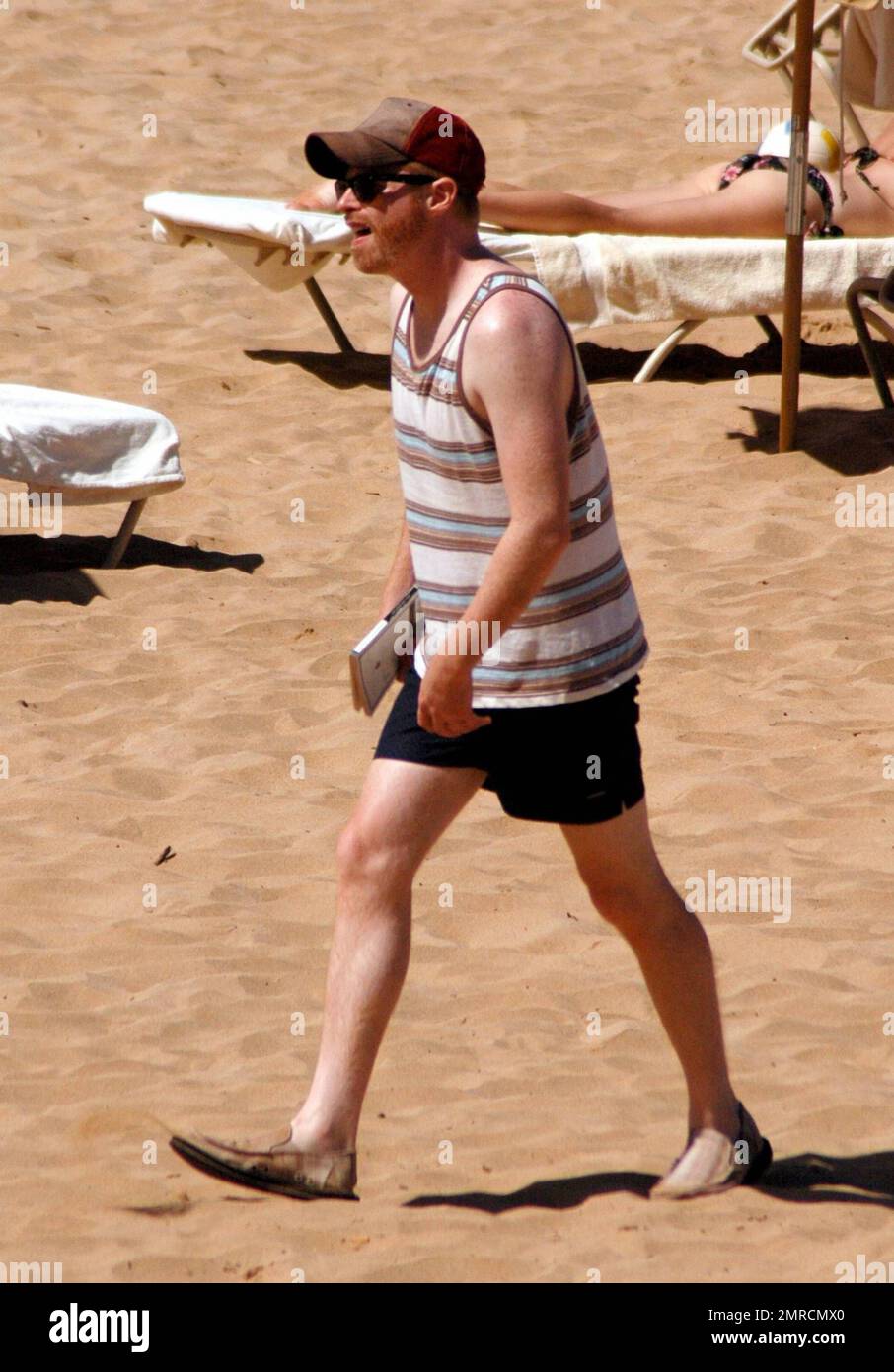 "Modern Family" star Jesse Tyler Ferguson enjoys some downtime on the ...