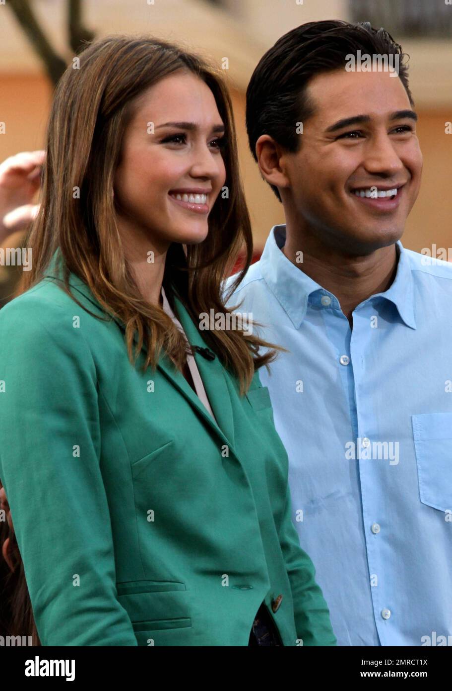 Wearing a green jacket and jeans, Jessica Alba looks super thin as she ...