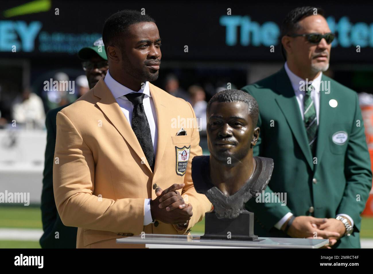 Former New York Jet Curtis Martin participates in a ceremony before an ...