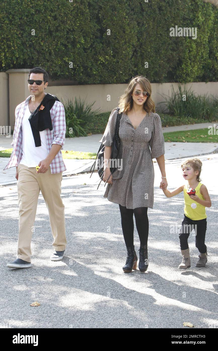 Jessica Alba looks fabulous just a month after giving birth to her ...