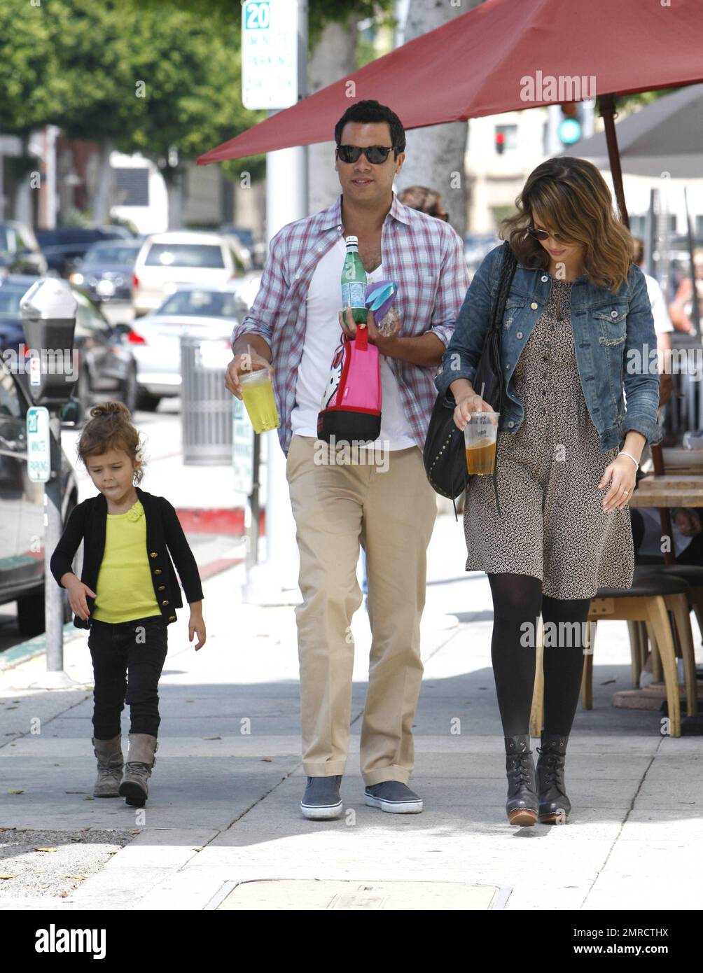 Jessica Alba looks fabulous just a month after giving birth to her ...