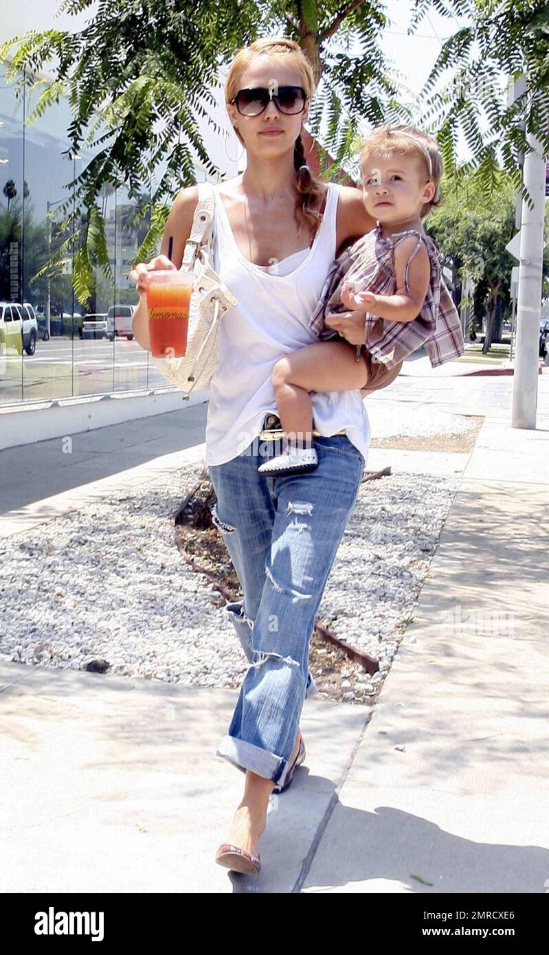 - Actress Jessica Alba totes along daughter Honor for a summertime ...