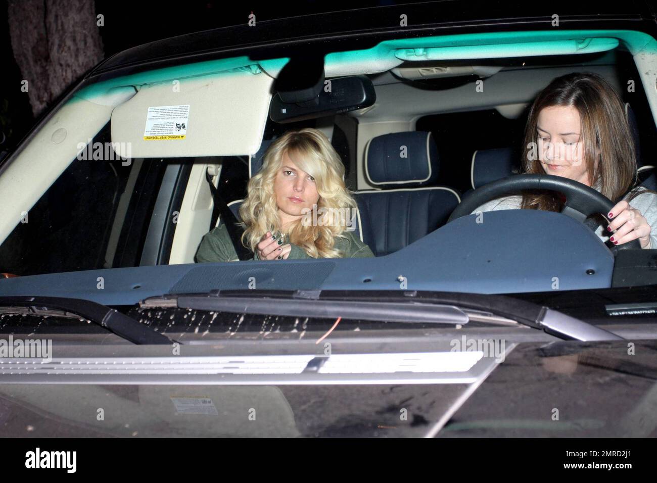 Jessica Simpson reveals her new curly hairstyle as she leaves her ...