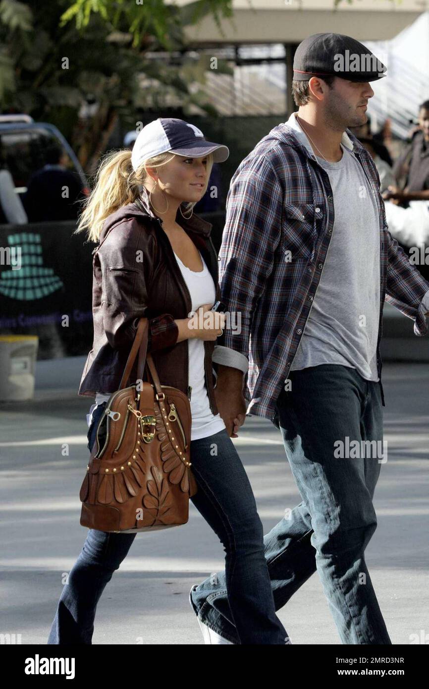 Jessica Simpson covers up her long blonde locks with a baseball cap as ...