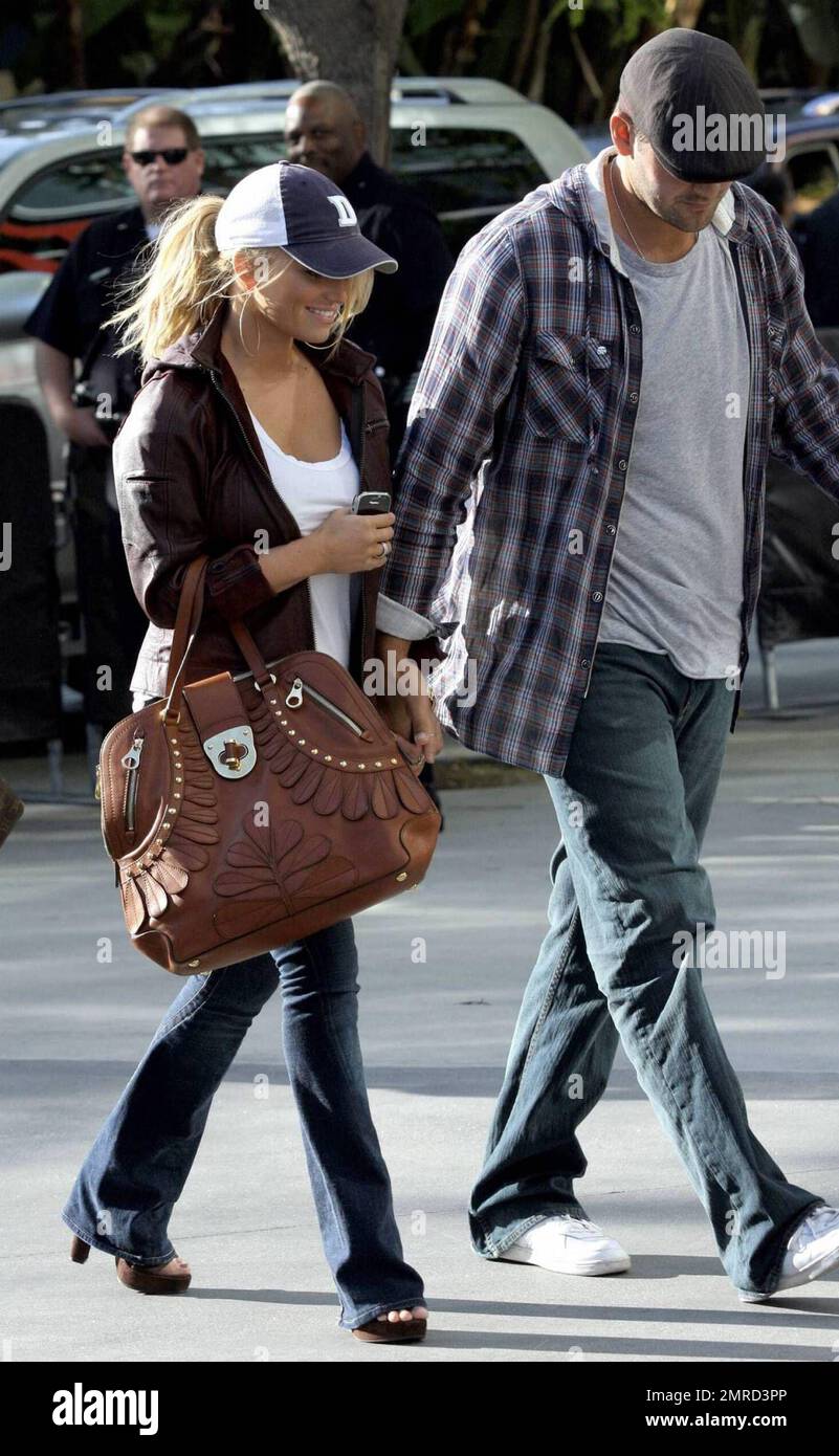 Jessica Simpson covers up her long blonde locks with a baseball cap as ...