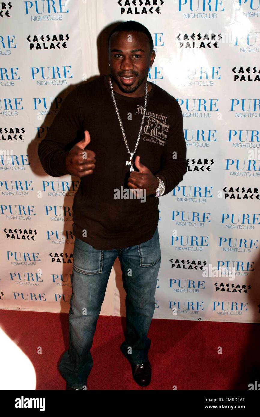 Jeff Lacy walks the red carpet at Jessica Simpson's special performance ...