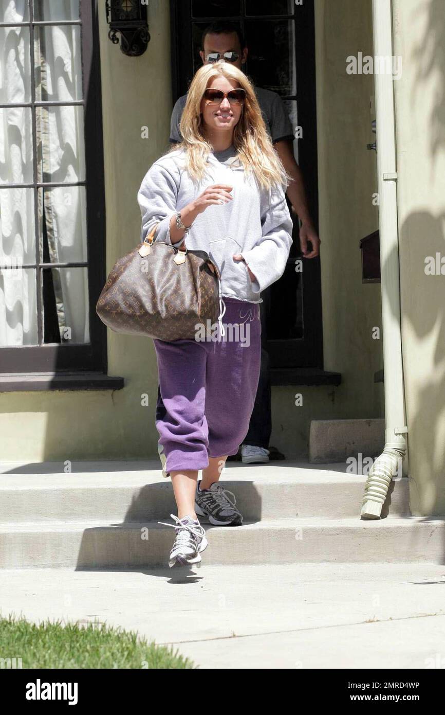 Jessica Simpson looks fit and happy as she leaves the gym, Hollywood ...