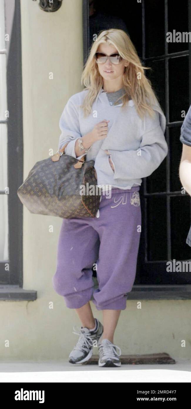 Jessica simpson looks fit and happy as she leaves the gym hi-res stock ...