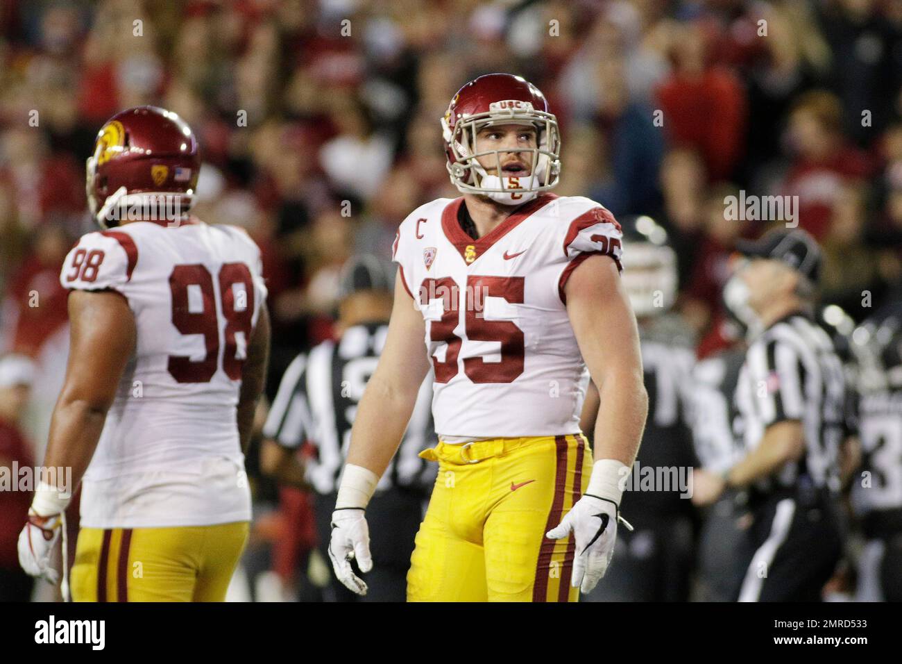 Southern California linebacker Cameron Smith (35) stands on the field ...