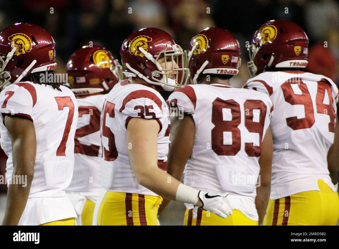 Southern California linebacker Cameron Smith (35) stands on the field ...
