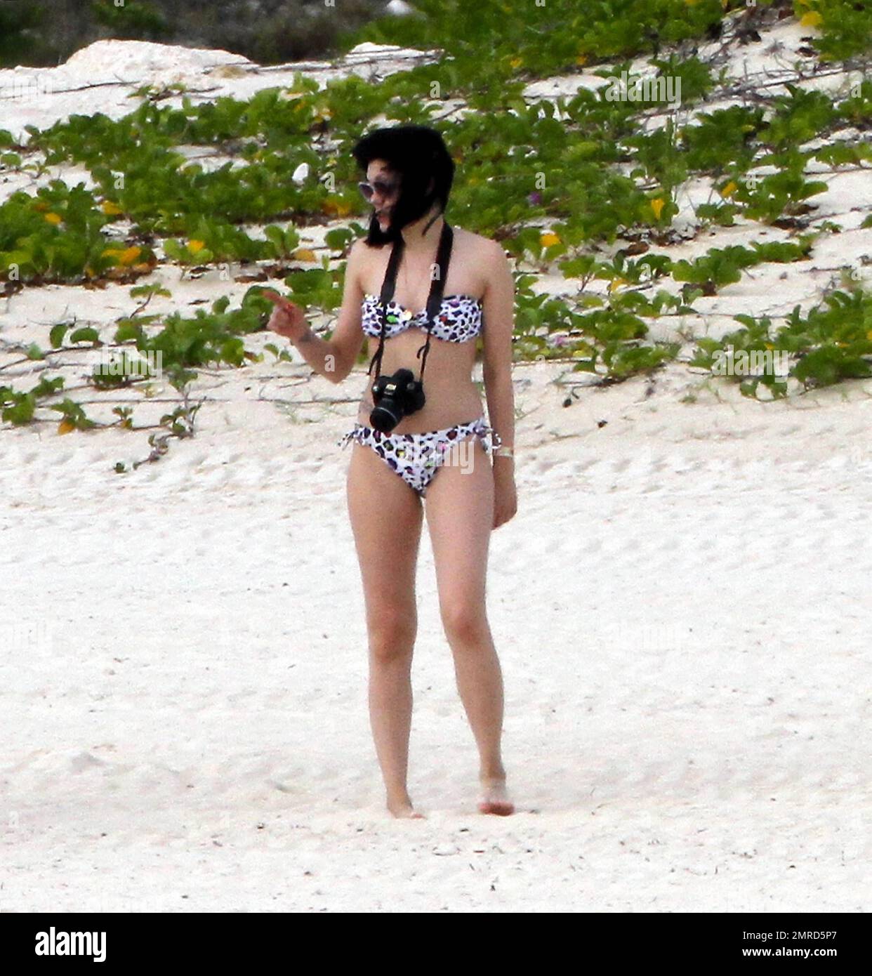 EXCLUSIVE!! British singer Jessie J reveals her incredible bikini body and tattoos during a ...