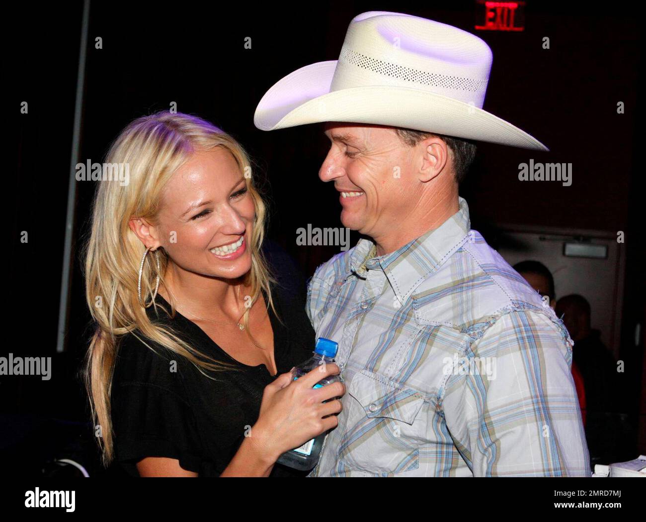 Exclusive!! World-renowned recording artist Jewel hosted Aura nightclub ...