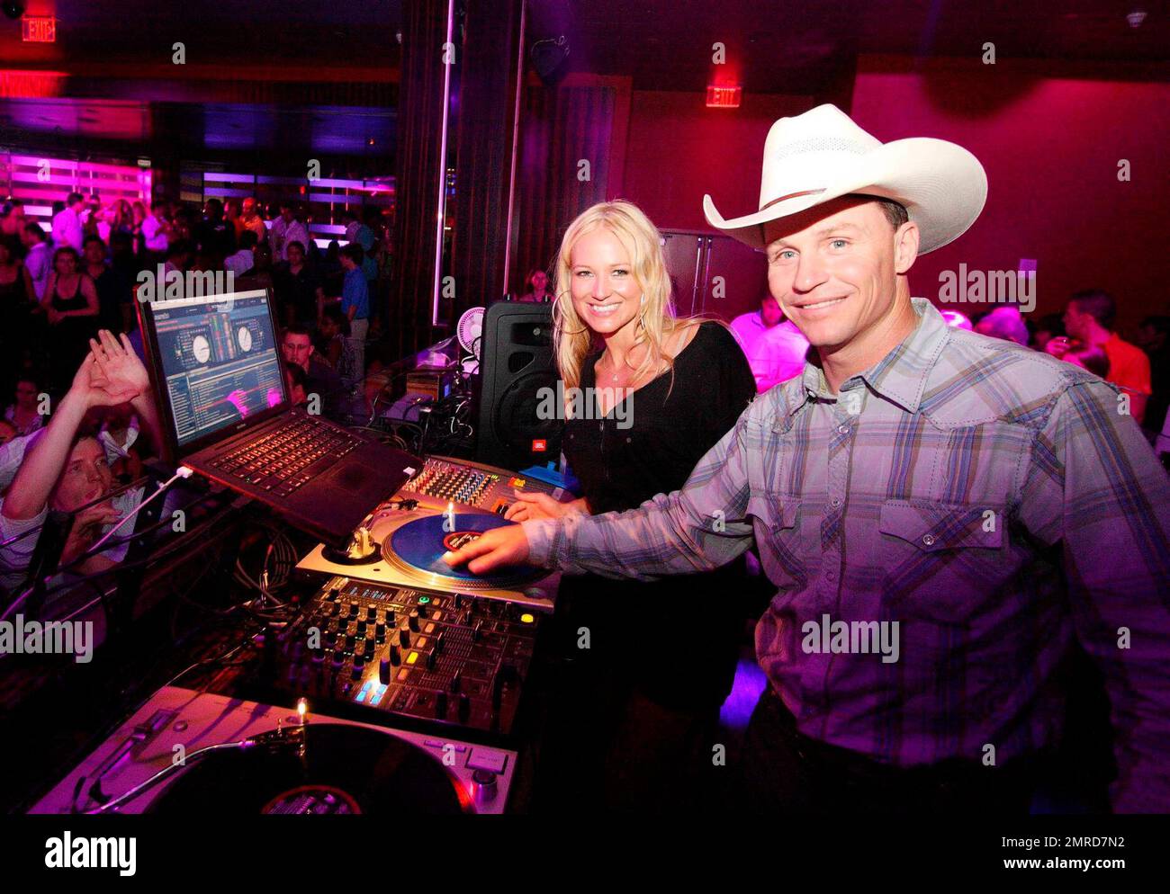 Exclusive!! World-renowned recording artist Jewel hosted Aura nightclub ...