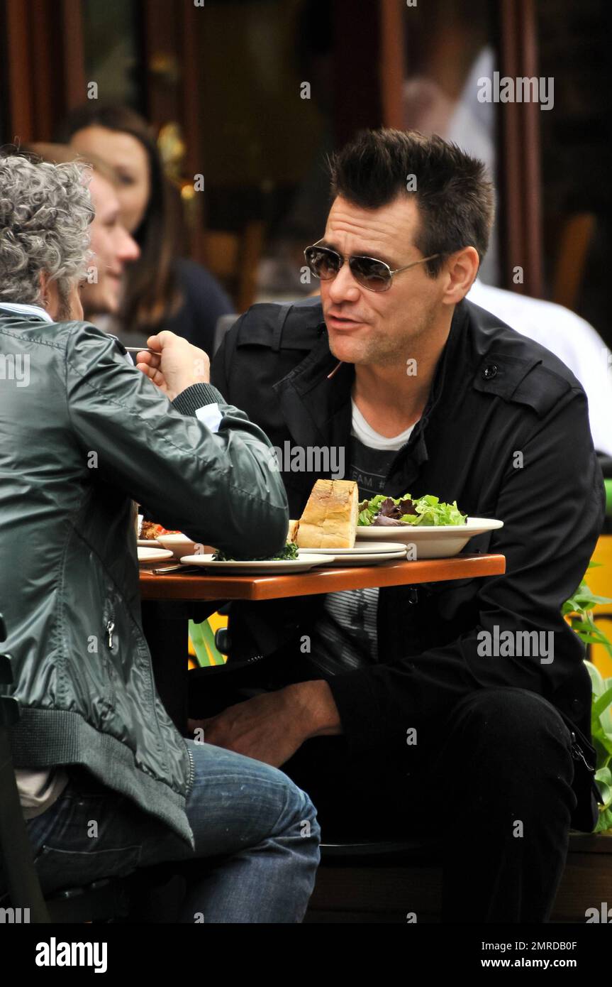 Jim Carrey graciously signs autographs for multiple fans while haivng ...