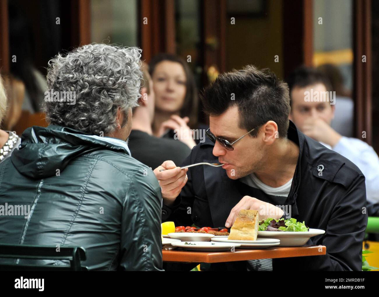 Jim Carrey graciously signs autographs for multiple fans while haivng ...