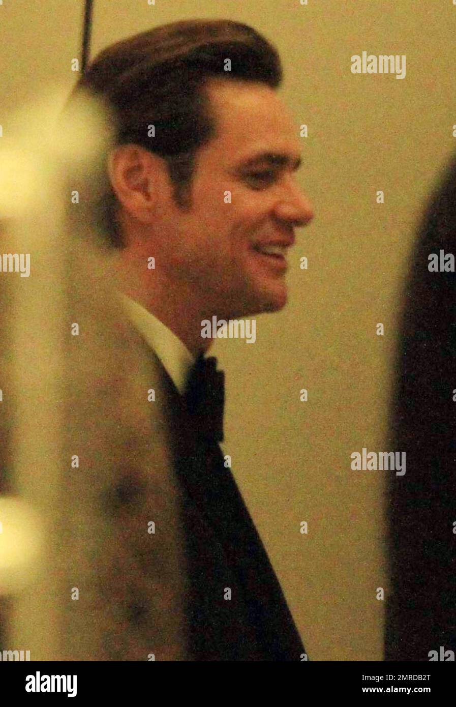EXCLUSIVE!! Jim Carrey pulls some funny faces as he films a dancing ...