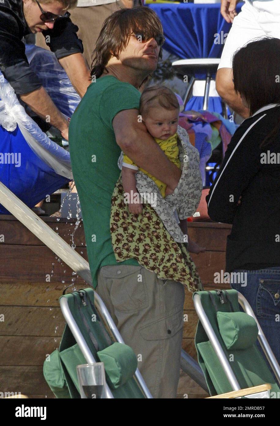 Jim Carrey Nonno Jim Carrey, 61, Sports Dramatic New Hairstyle While