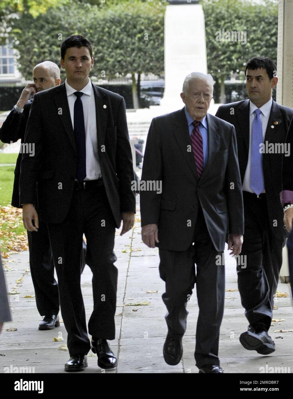 Former US President Jimmy Carter strolls in London surrounded by Secret ...