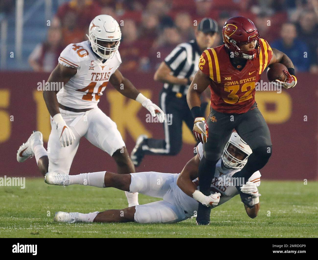 Iowa State running back David Montgomery (32) is stopped by Texas ...