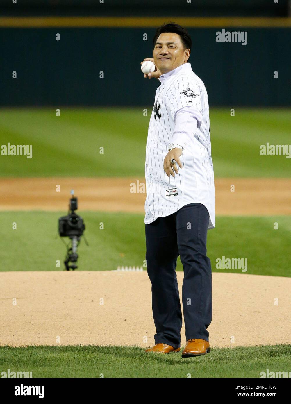 Former Chicago White Sox second baseman Tadahito Iguchi throws out a ...