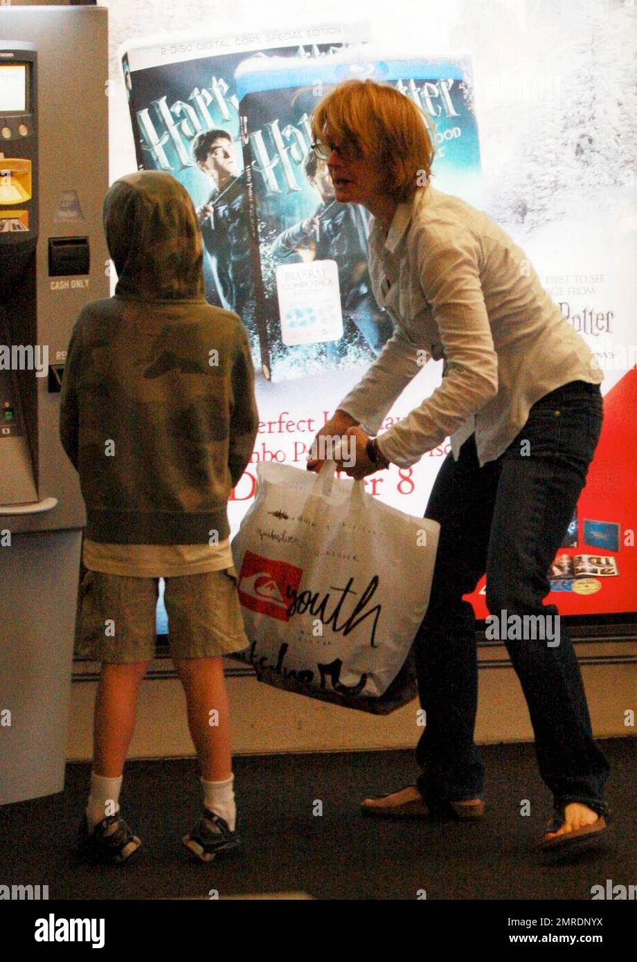 EXCLUSIVE!! A tired looking Jodie Foster and son Kit head back to their ...