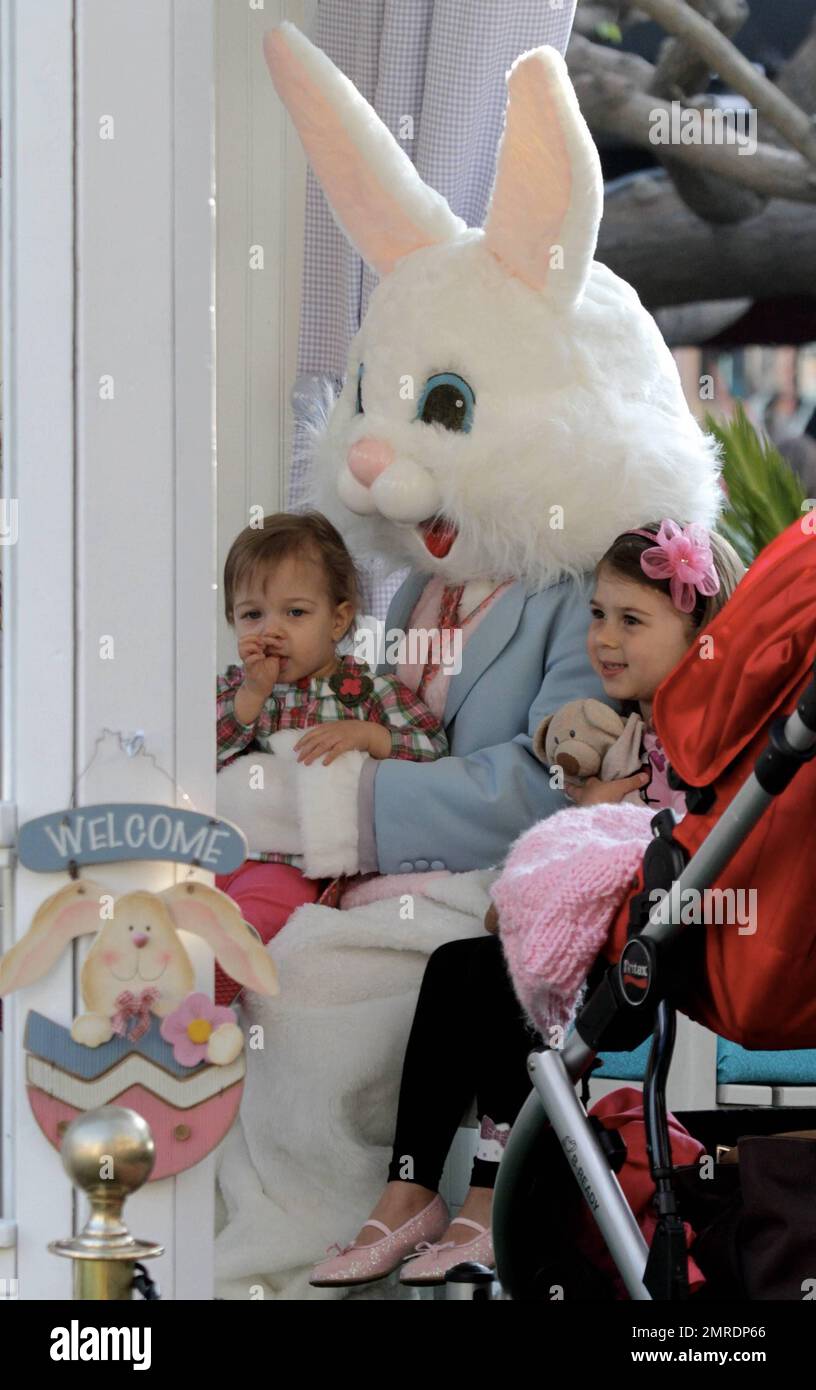 'Full House' actress Jodie Sweetin was seen taking her daughters Zoie ...
