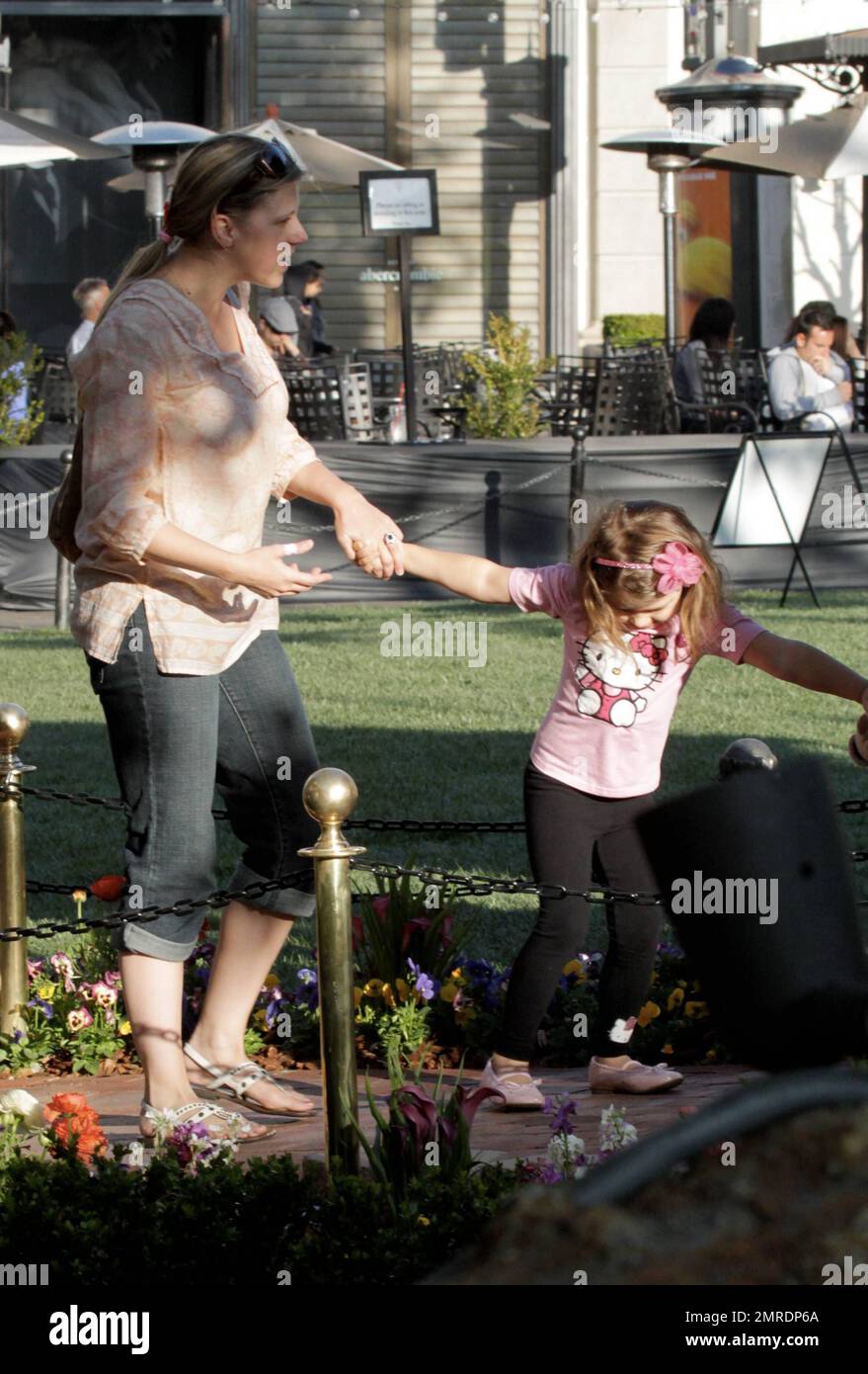'Full House' actress Jodie Sweetin was seen taking her daughters Zoie ...