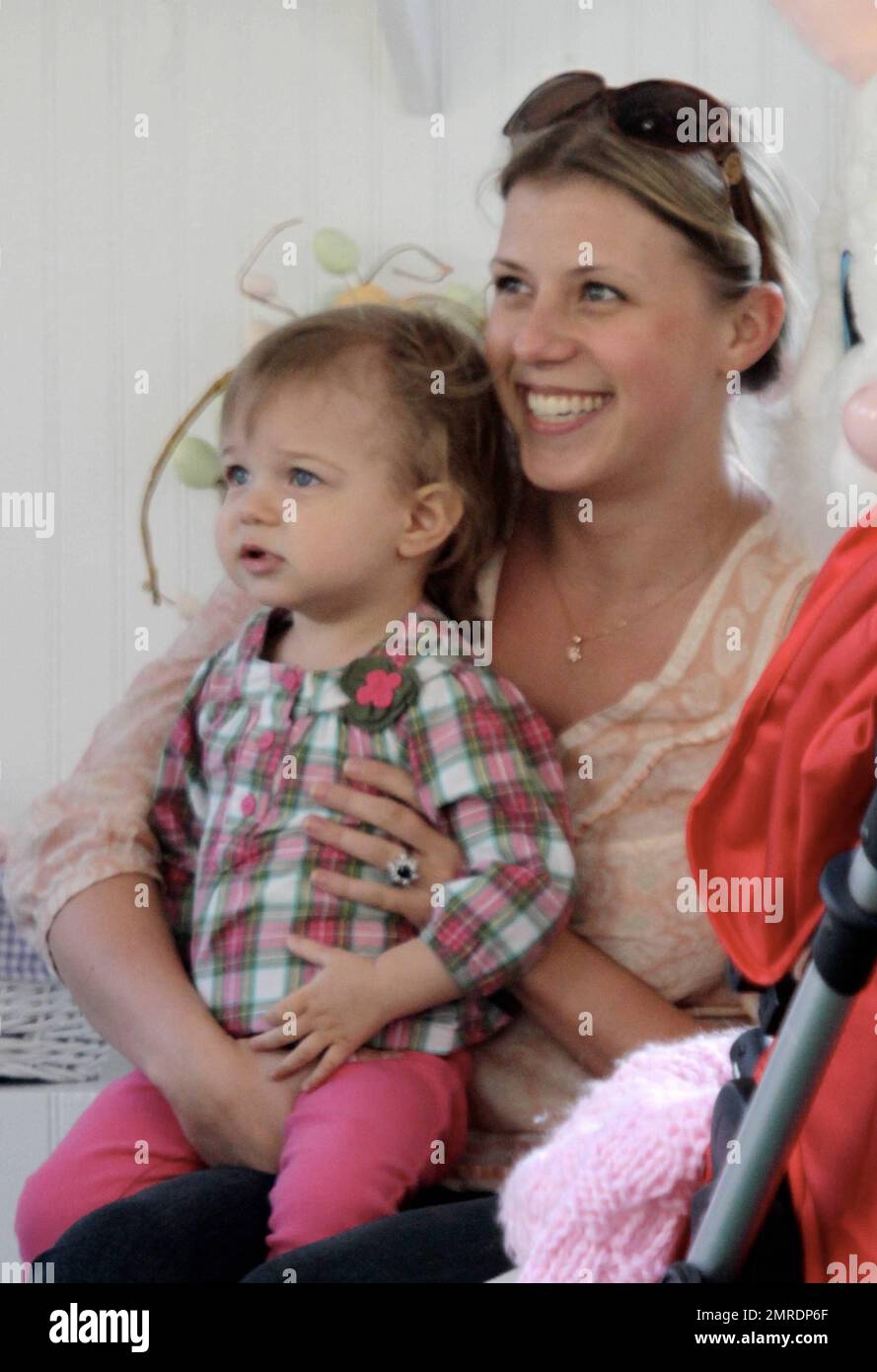 'Full House' actress Jodie Sweetin was seen taking her daughters Zoie ...
