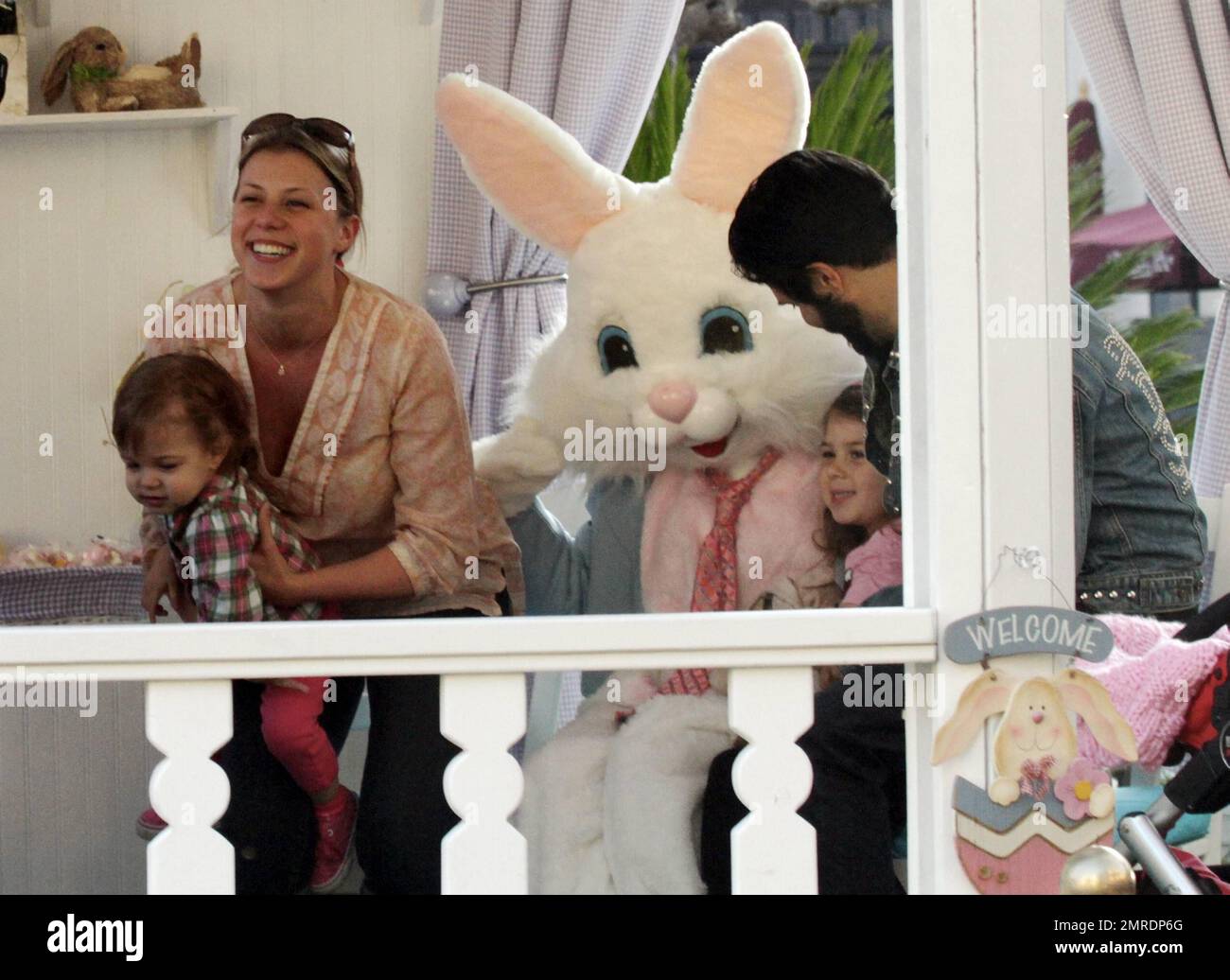 'Full House' actress Jodie Sweetin was seen taking her daughters Zoie ...