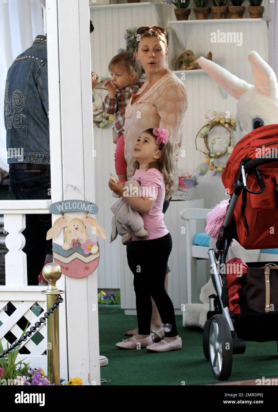 'Full House' actress Jodie Sweetin was seen taking her daughters Zoie ...