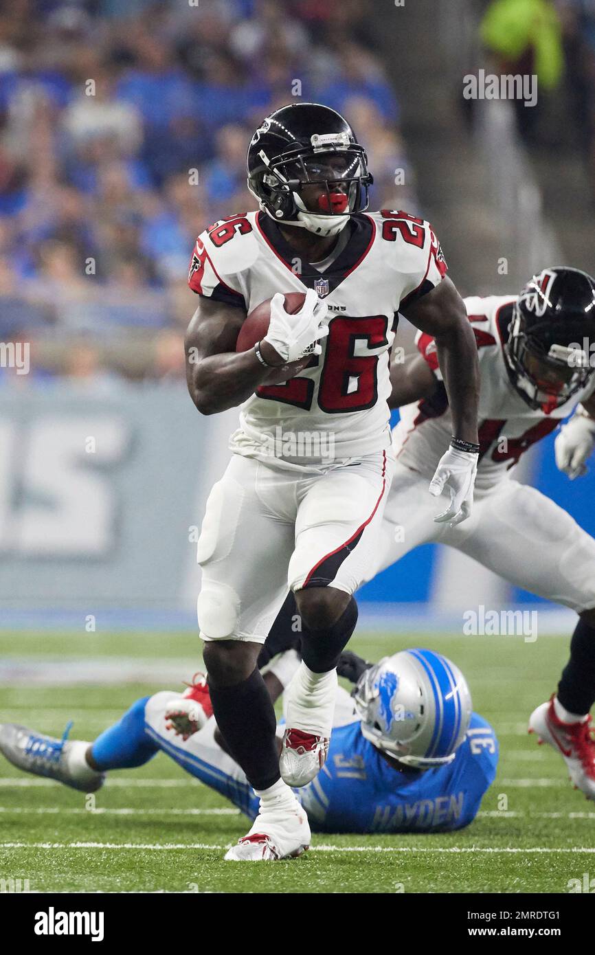 Atlanta Falcons running back Tevin Coleman (26) rushes against the ...