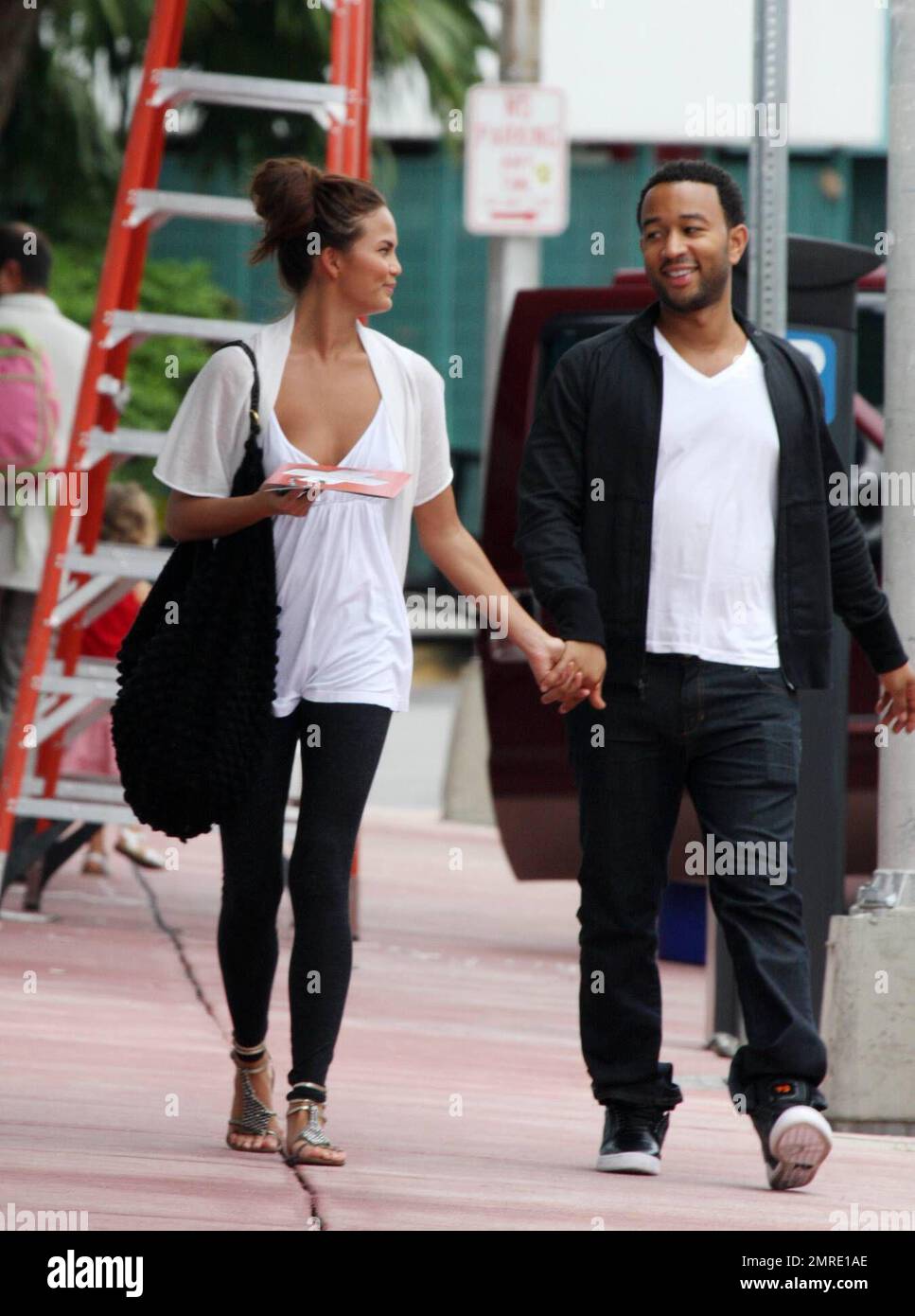 Exclusive!! John Legend and girlfriend Chrissy Teigen stroll on South ...