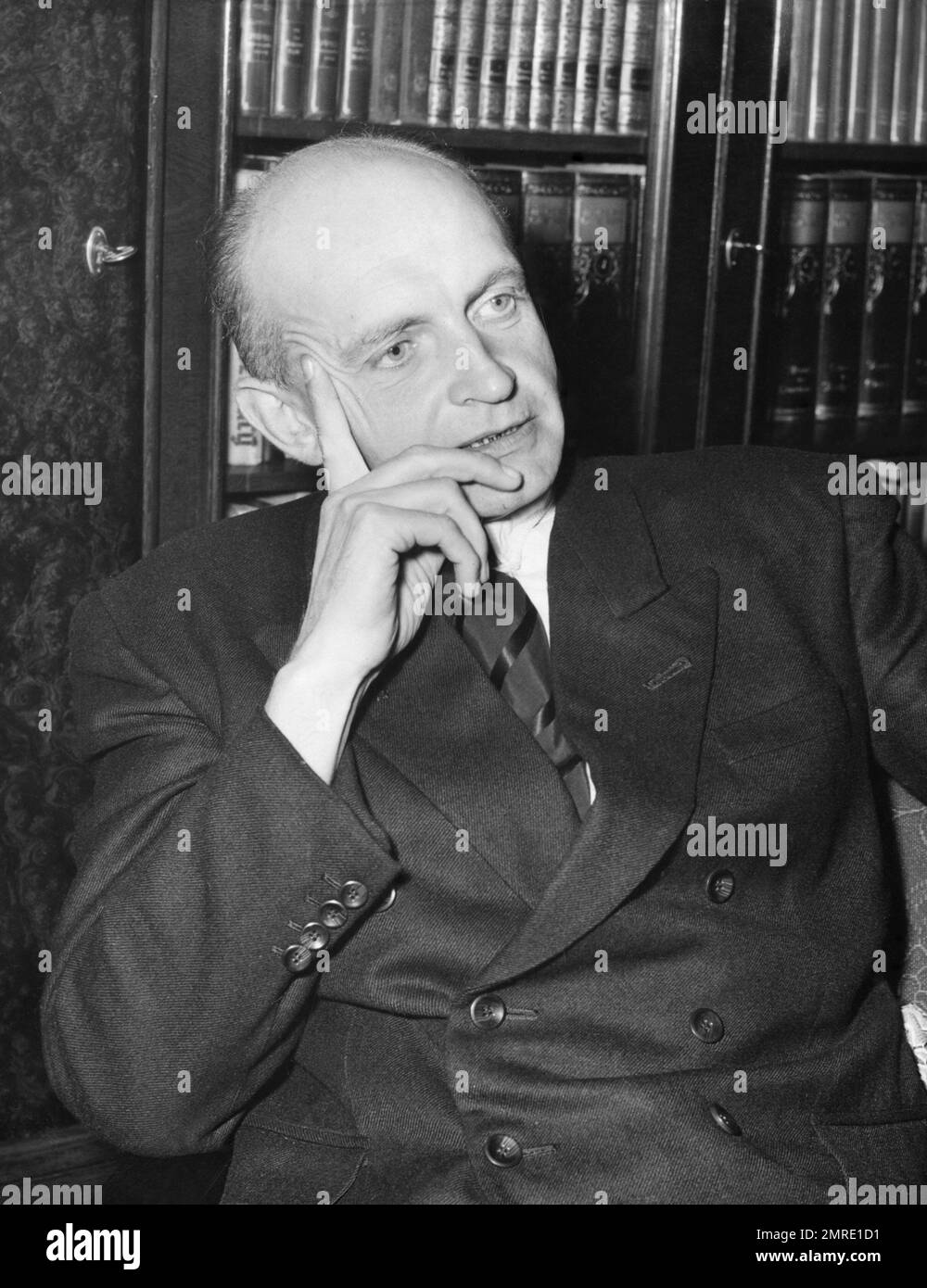 Adolf Hitler's long time valet, Heinz Linge, returned from imprisonment ...