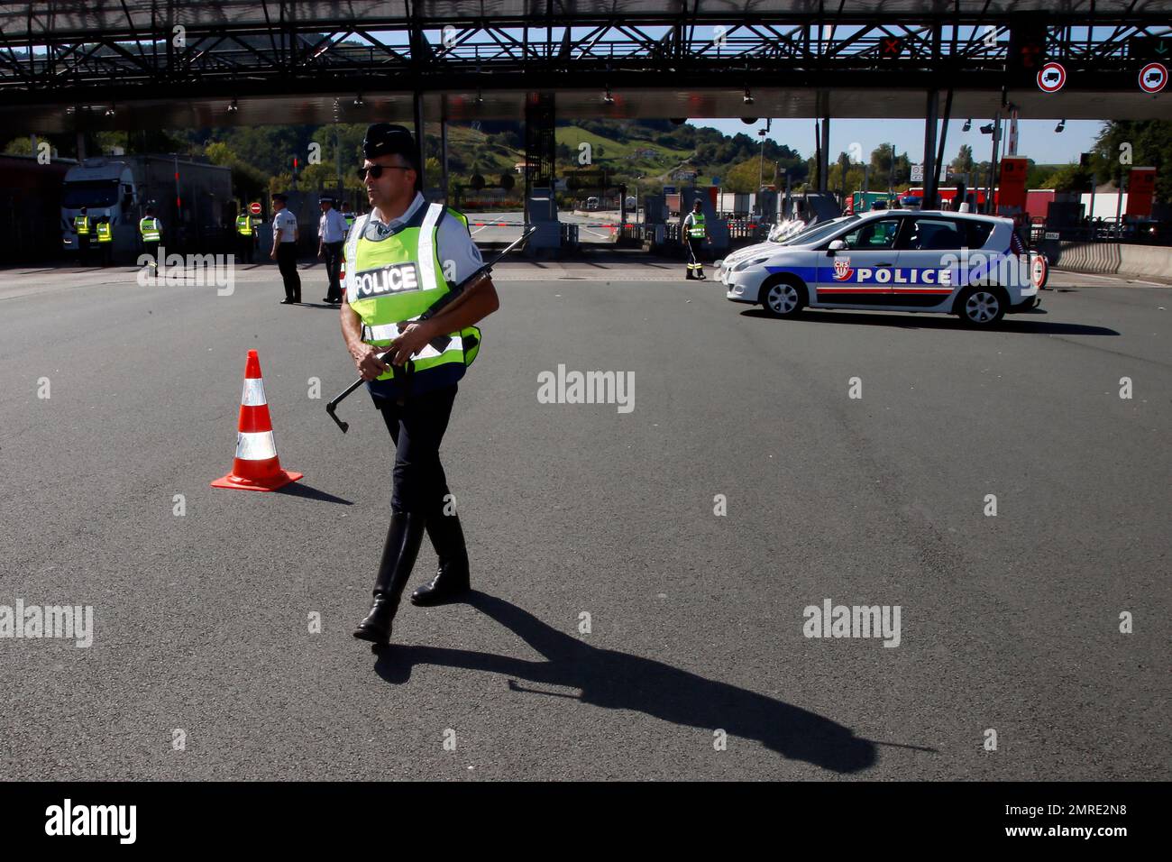 French police officers take part to a border control at the French ...
