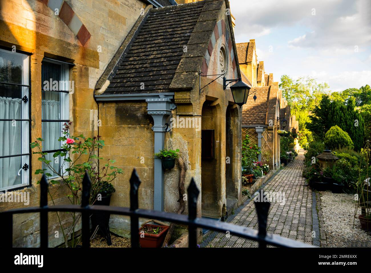 Winchcombe almshouses hi-res stock photography and images - Alamy