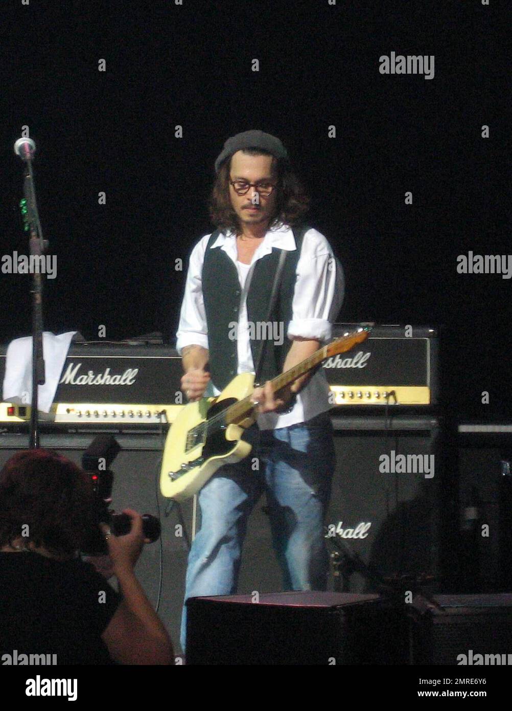 Heart throb actor Johnny Depp joined his old band 'The Kids" on stage ...