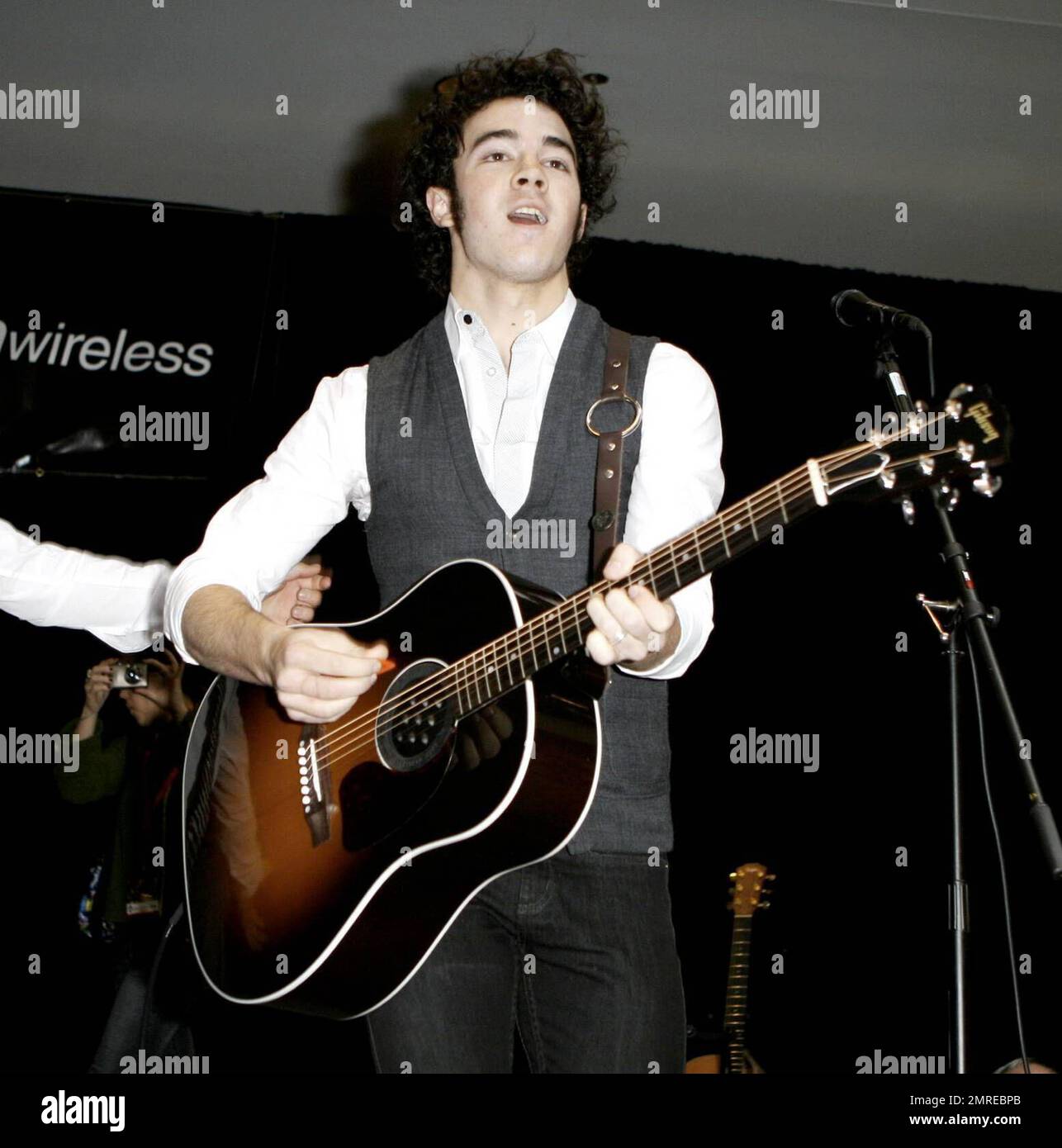 Exclusive!! American pop band The Jonas Brothers perform a free concert ...